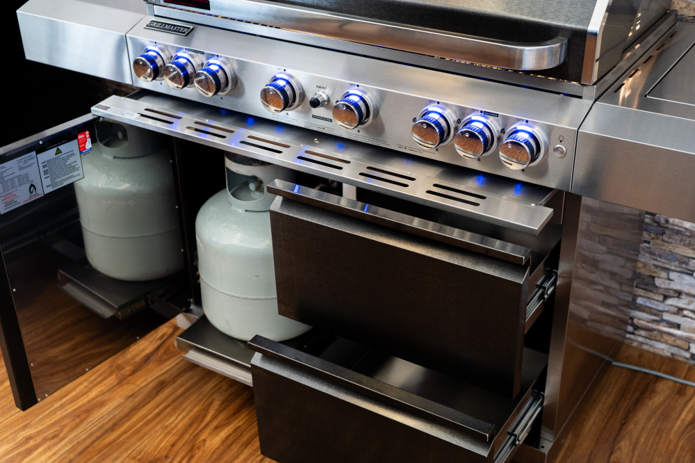 Grillmaster 6 Burner BBQ - Dark Finish - BBQs R Us